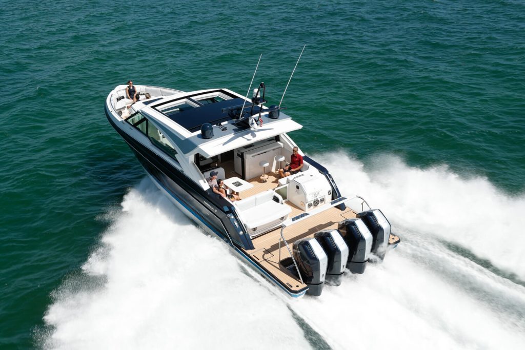 500 Super Sport Crossover - Luxury 50 ft Boat | Formula Boats