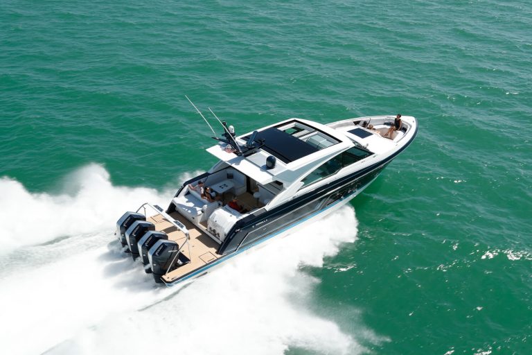 Formula 500 Super Sport Crossover | 50 ft Boat with Cabin