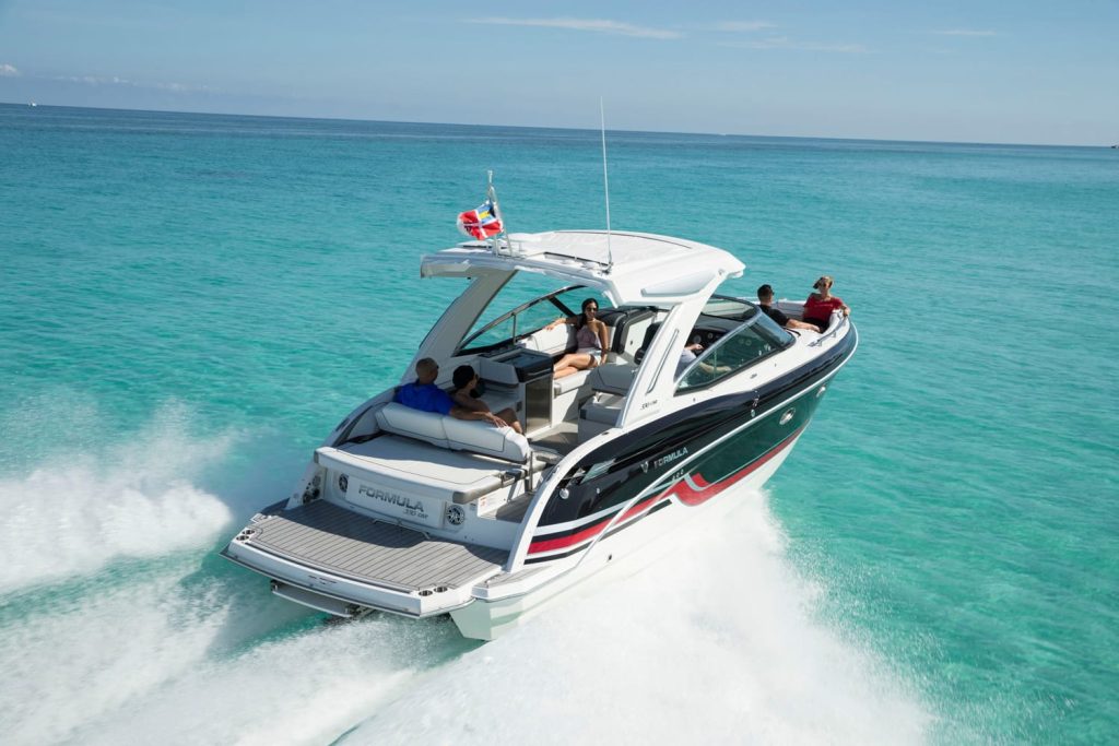 330 Crossover Bowrider - Twin Outboard Bowrider | Formula Boats