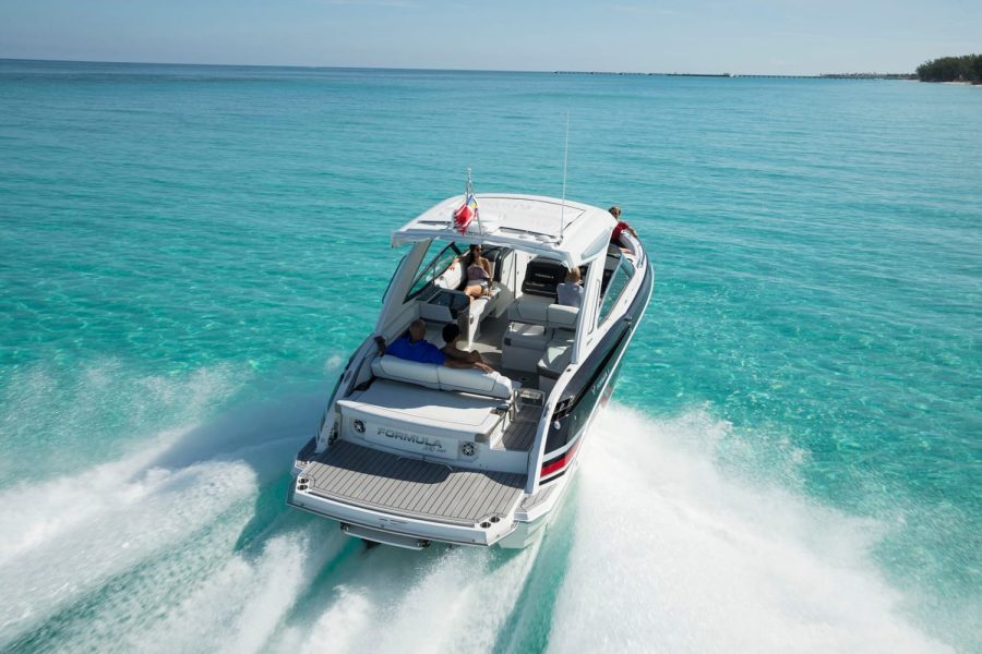 330 Crossover Bowrider - Twin Outboard Bowrider | Formula Boats
