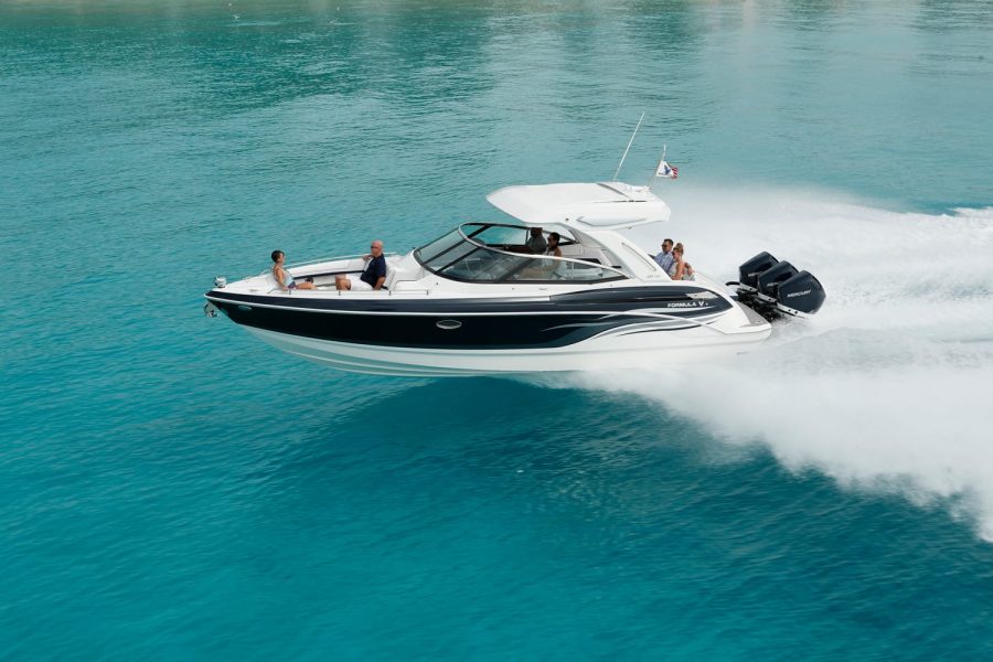330 Crossover Bowrider - Twin Outboard Bowrider | Formula Boats