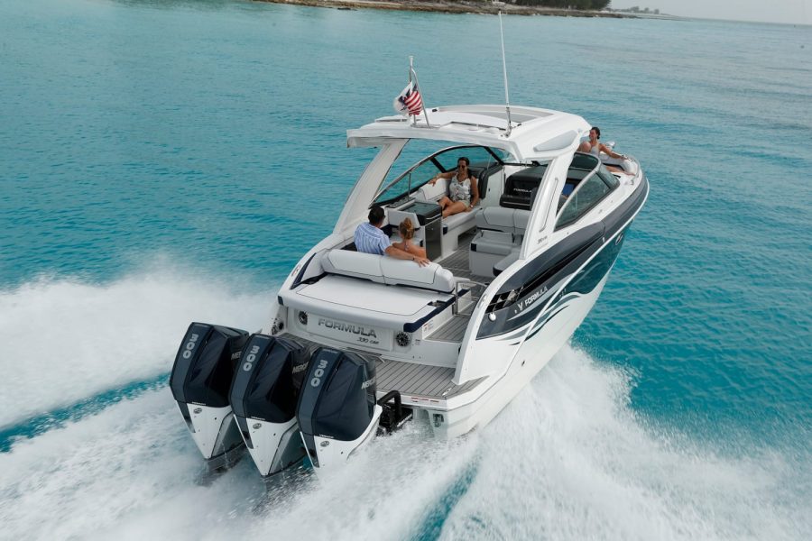 330 Crossover Bowrider - Twin Outboard Bowrider | Formula Boats