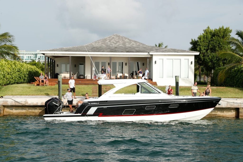 380 Super Sport Crossover - Luxury 38 ft Boat | Formula Boats
