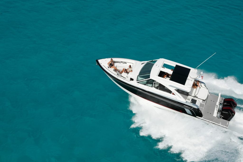 380 Super Sport Crossover - Luxury 38 ft Boat | Formula Boats