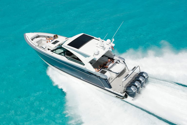 400 Super Sport Crossover - Luxury 40 ft Crossover Boat | Formula