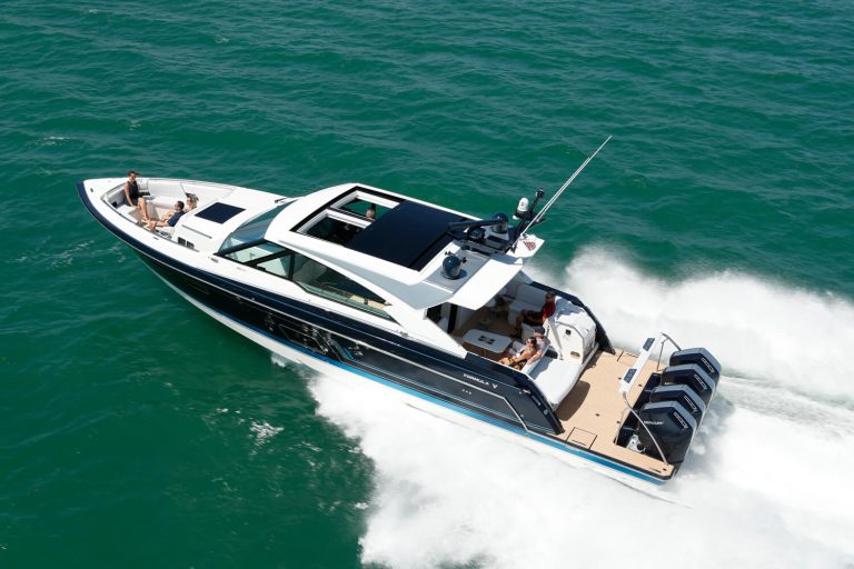 Formula 500 Super Sport Crossover | 50 ft Boat with Cabin