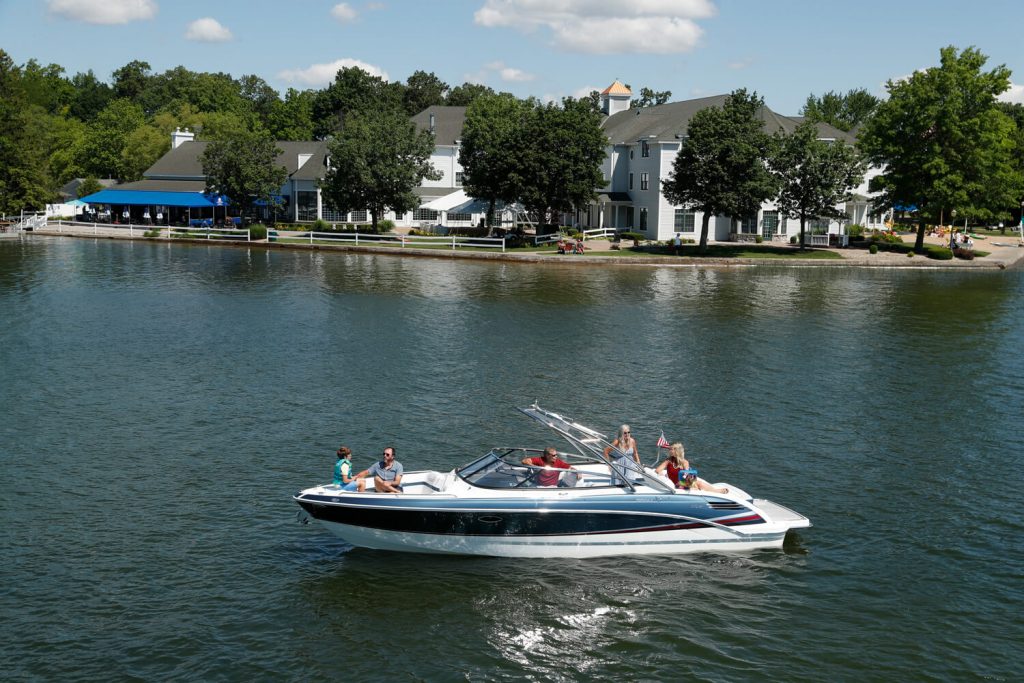 Formula 270 Bowrider - Luxury 27 ft Boat | Formula Boats