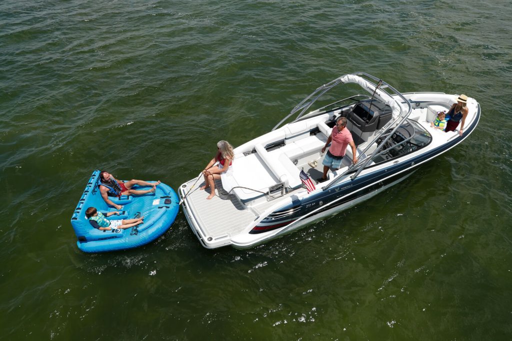 Formula 270 Bowrider - Luxury 27 ft Boat | Formula Boats