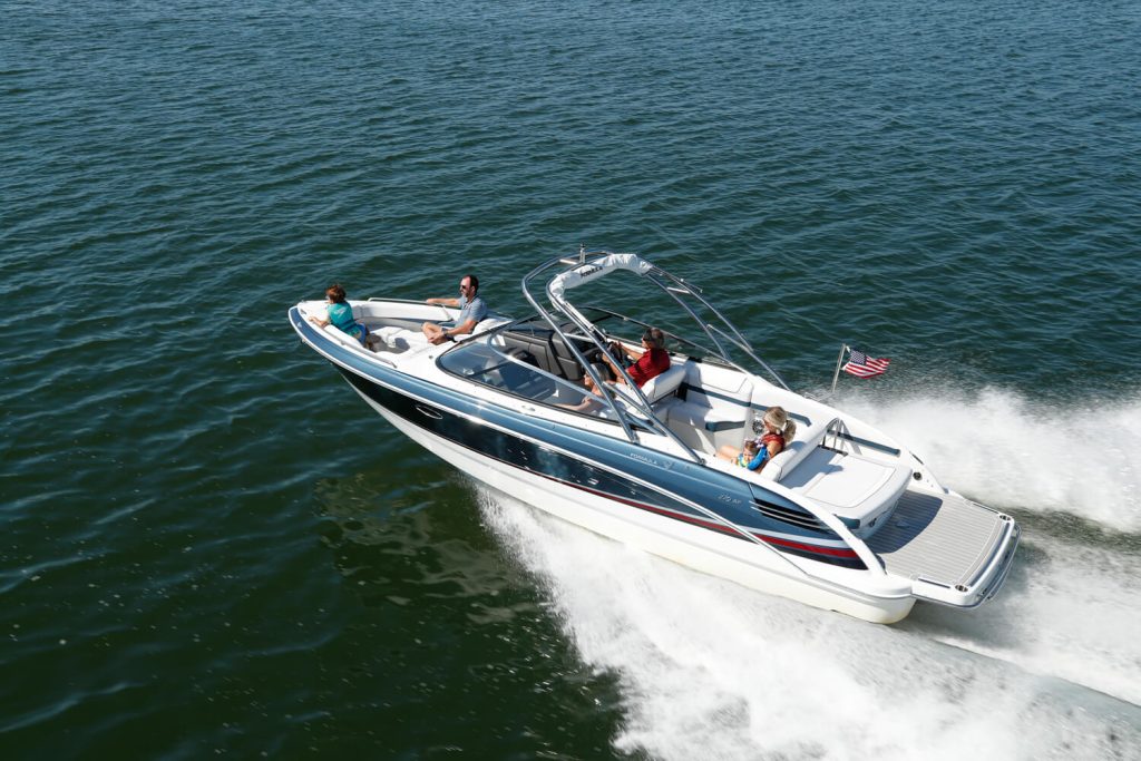 Formula 270 Bowrider - Luxury 27 ft Boat | Formula Boats