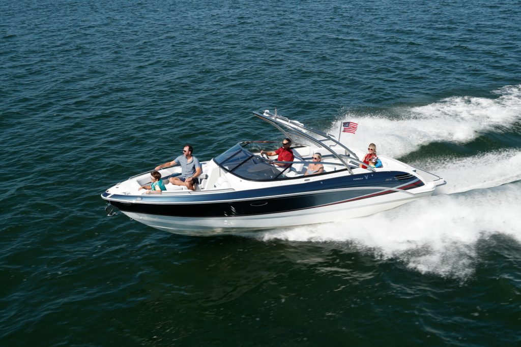 Formula 270 Bowrider - Luxury 27 ft Boat | Formula Boats