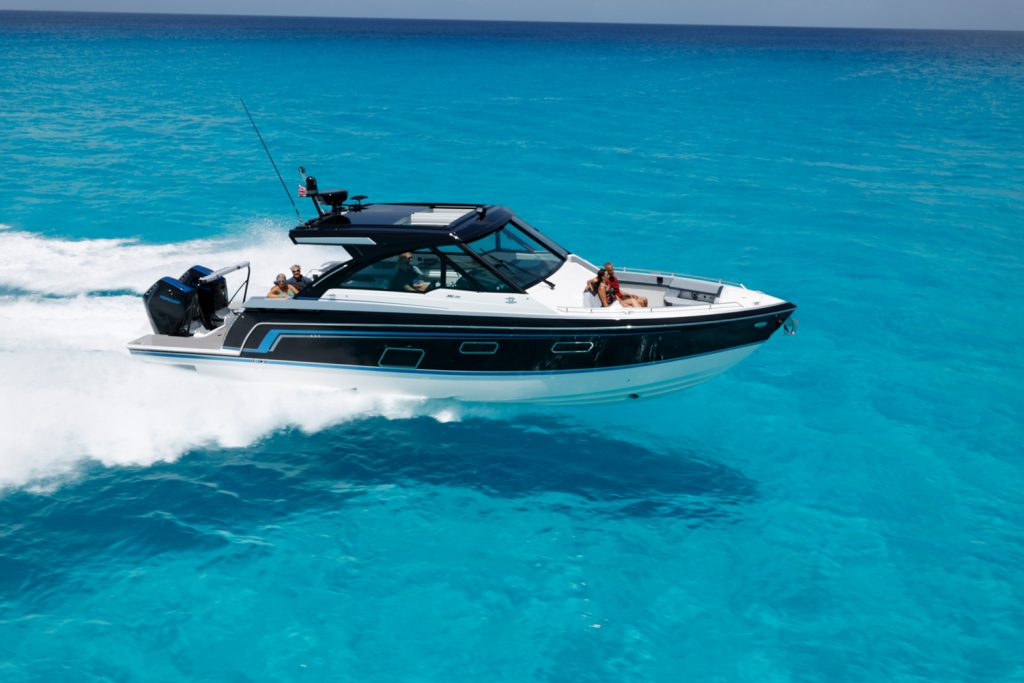 380 Super Sport Crossover - Luxury 38 ft Boat | Formula Boats