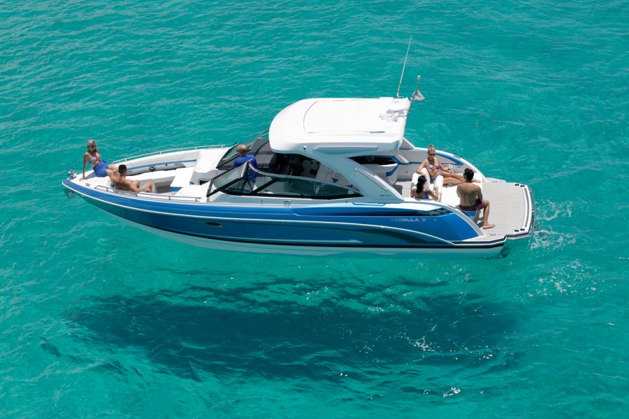 Formula 330 Crossover Bowrider w/ Open Bow & Cabin