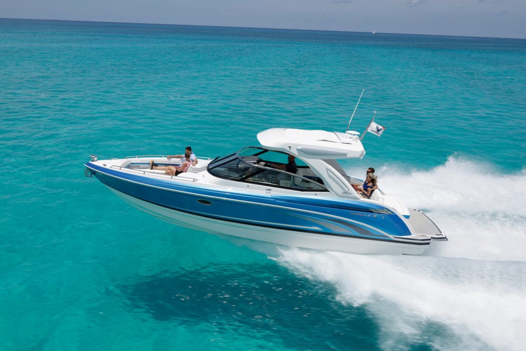 Formula 330 Crossover Bowrider w/ Open Bow & Cabin