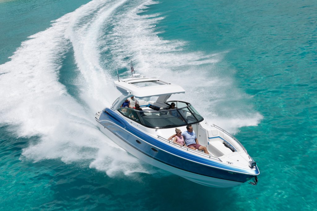330 Crossover Bowrider - Twin Outboard Bowrider | Formula Boats