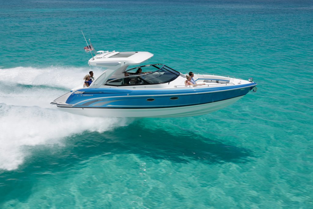 Formula 330 Crossover Bowrider w/ Open Bow & Cabin