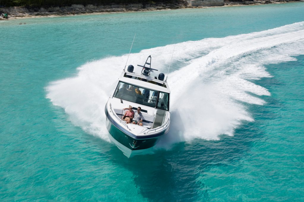 400 Super Sport Crossover - Luxury 40 ft Crossover Boat | Formula
