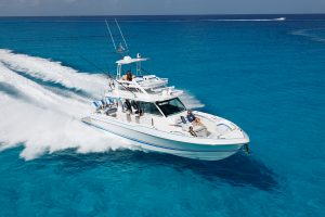Formula 330 Crossover Bowrider w/ Open Bow & Cabin