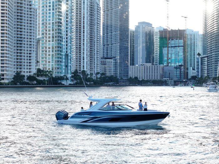 360 Crossover Bowrider | Formula Boats