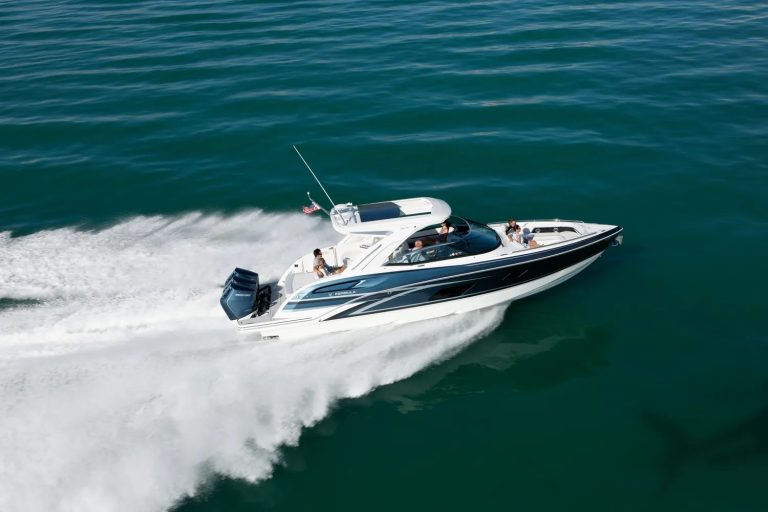 360 Crossover Bowrider | Formula Boats